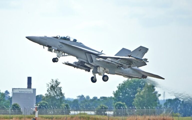 Best F/A-18E/F Super Hornet Model Kits - Maverick’s Jet Incl.